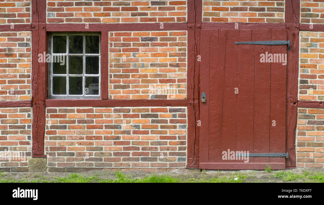 Barn entrance hi-res stock photography and images - Alamy