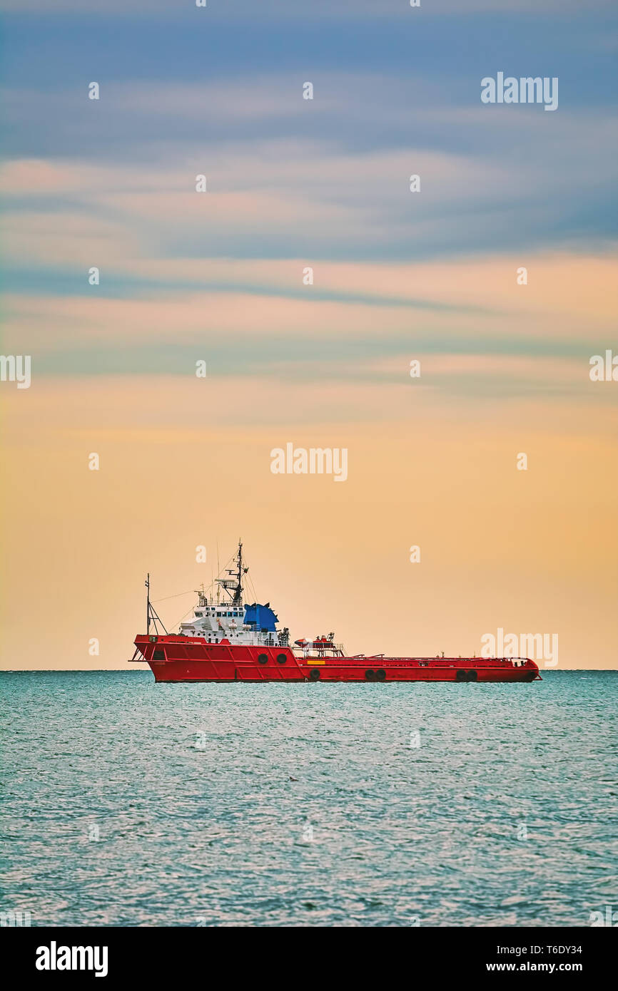 Anchor handling vessel hi-res stock photography and images - Alamy