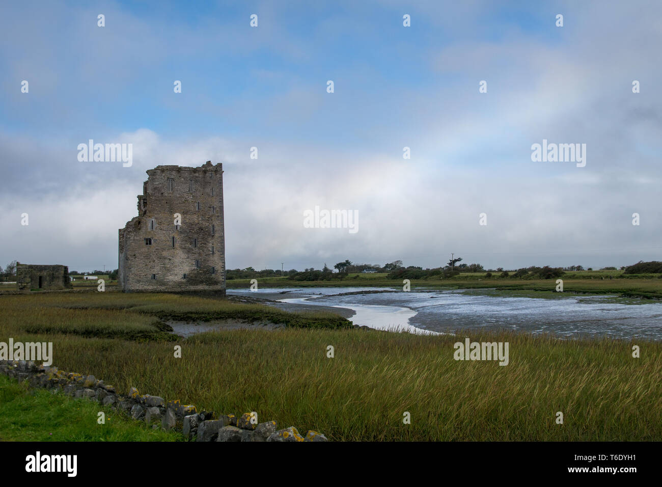 Medieval tower house ireland hi-res stock photography and images - Alamy