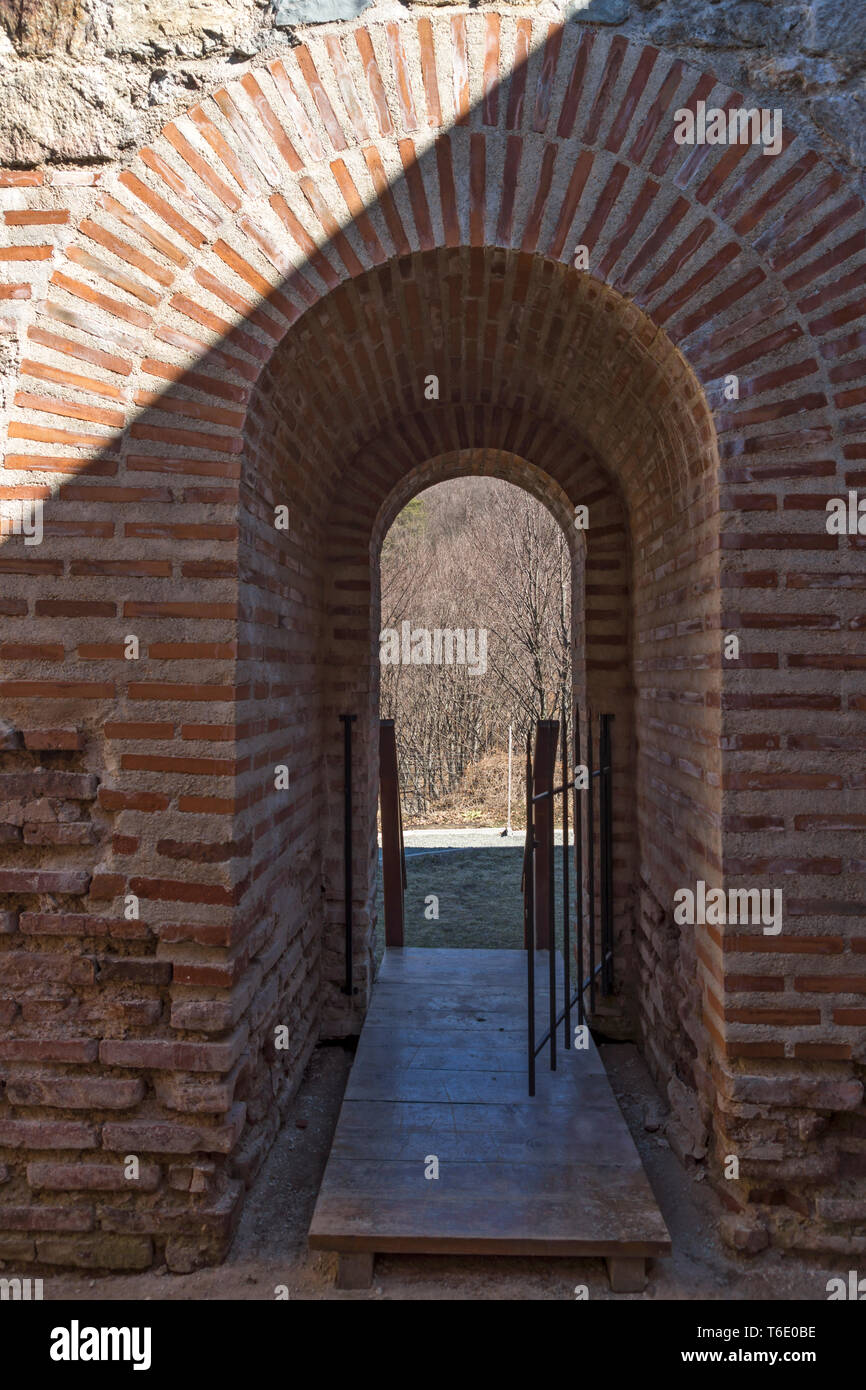 Ruins of Ancient Roman fortress The Trajan's Gate, Sofia Region, Bulgaria Stock Photo - Alamy