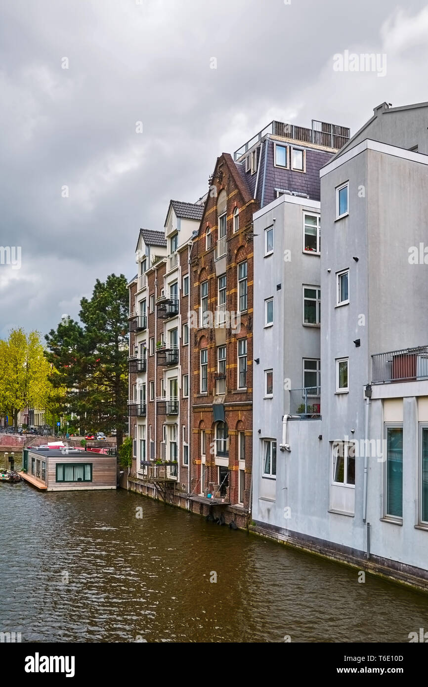 Residential houses along river hi-res stock photography and images - Alamy