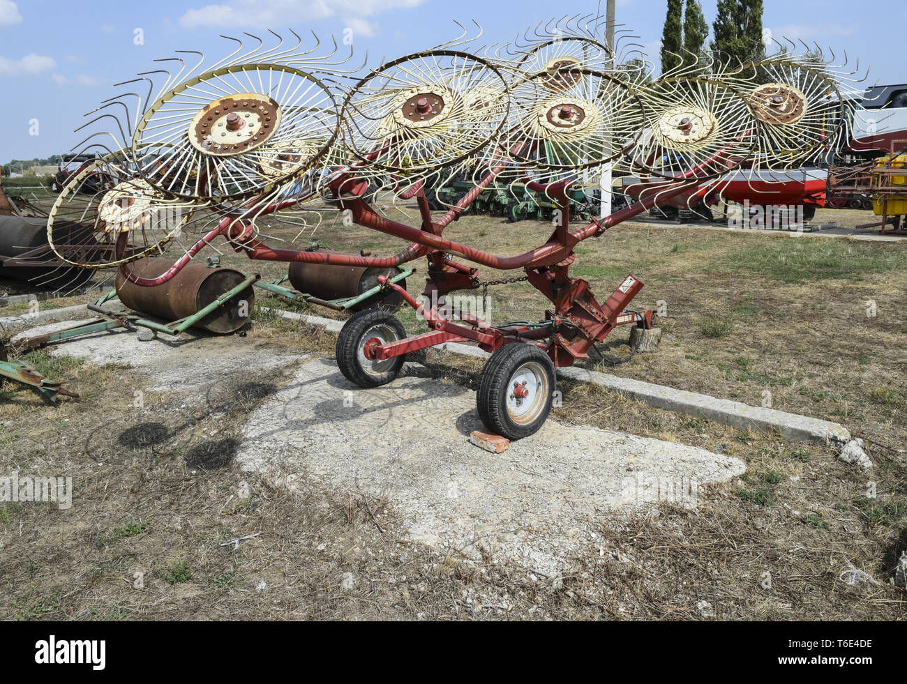 Vintage hay machine hi-res stock photography and images - Alamy