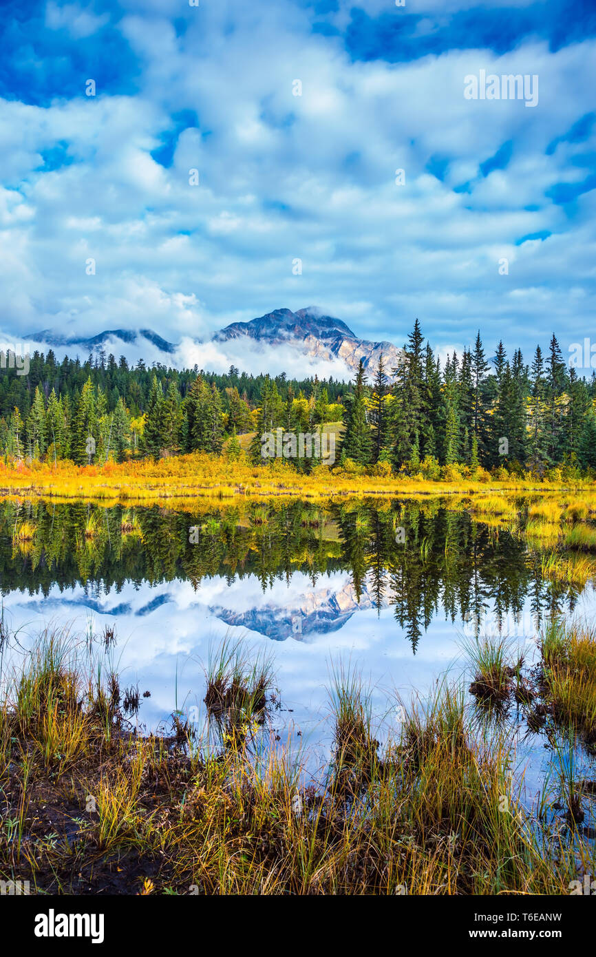 Jasper alberta in autumn hi-res stock photography and images - Alamy