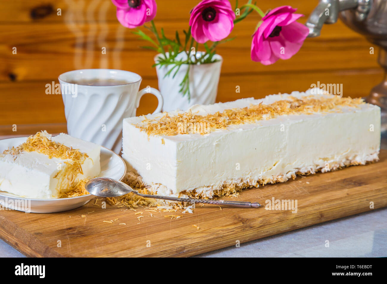 Cup saucer tea cake slice hi-res stock photography and images - Alamy