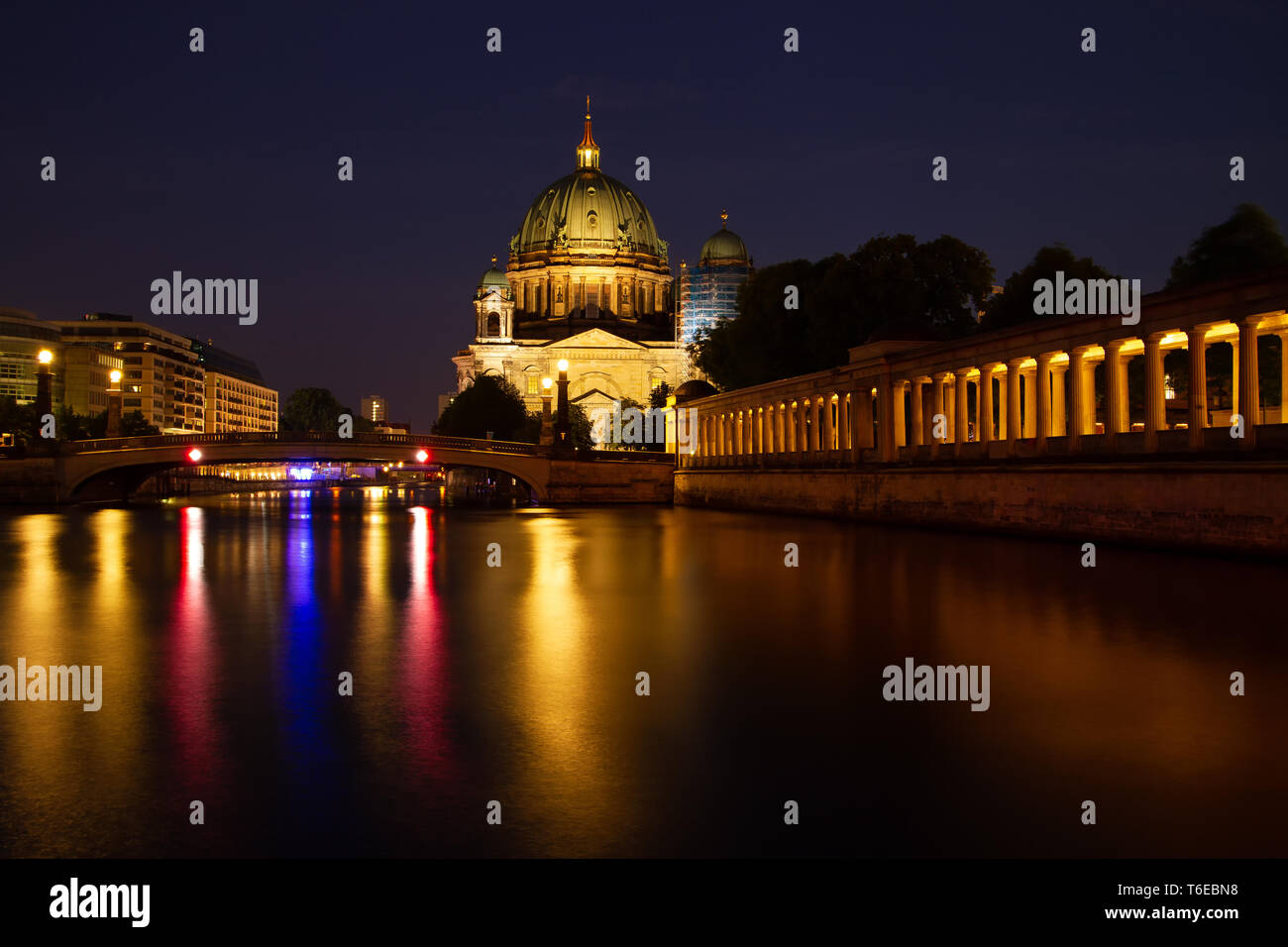 Berlin colonnades hi-res stock photography and images - Alamy