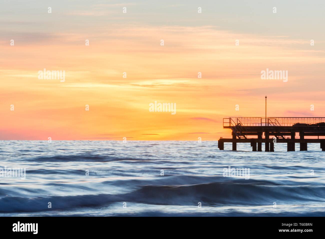 Sun sea pier bright sky hi-res stock photography and images - Alamy