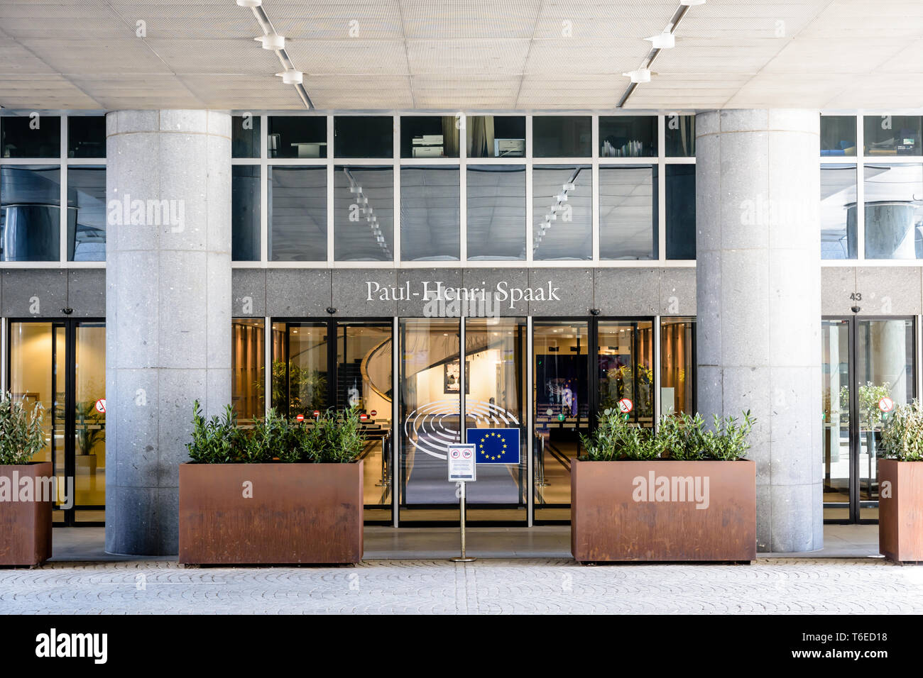 Front view of the main entrance of the Paul-Henri Spaak building, seat ...