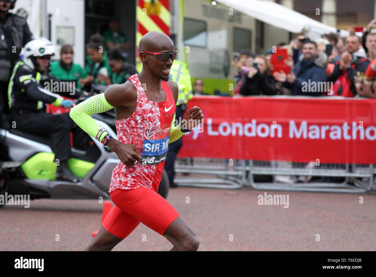 Sir Mo Farah running in the London Marathon 2019, in the final stage in ...