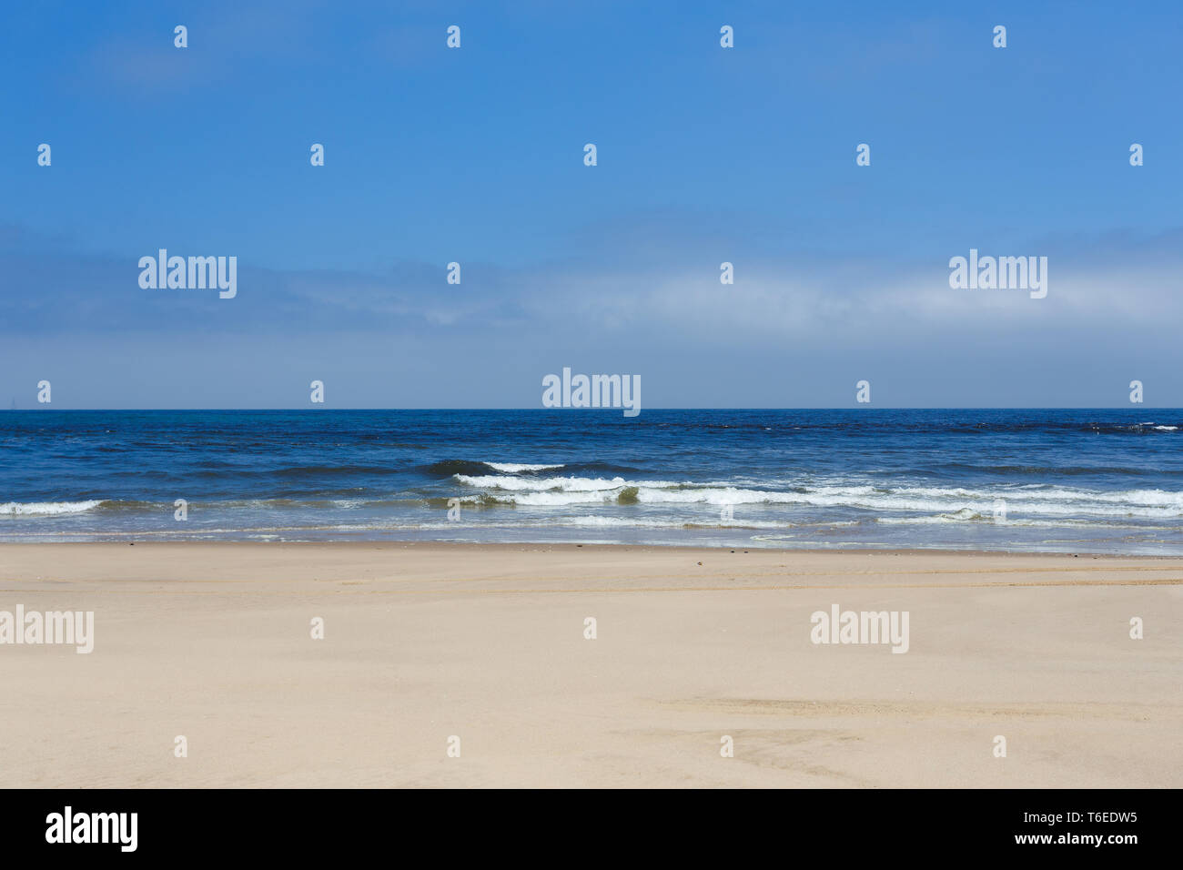 Atlantic ocean sandy beach Stock Photo - Alamy