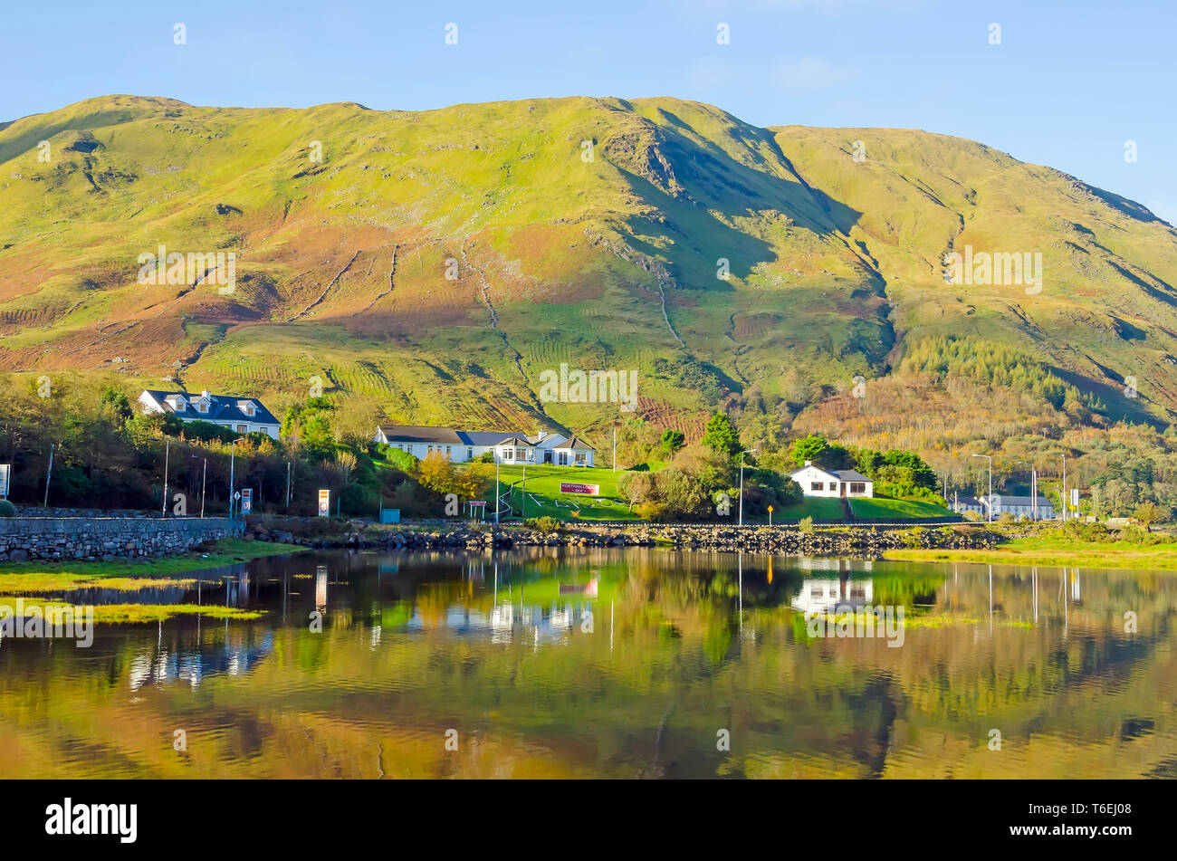 Green fields of ireland hi-res stock photography and images - Alamy
