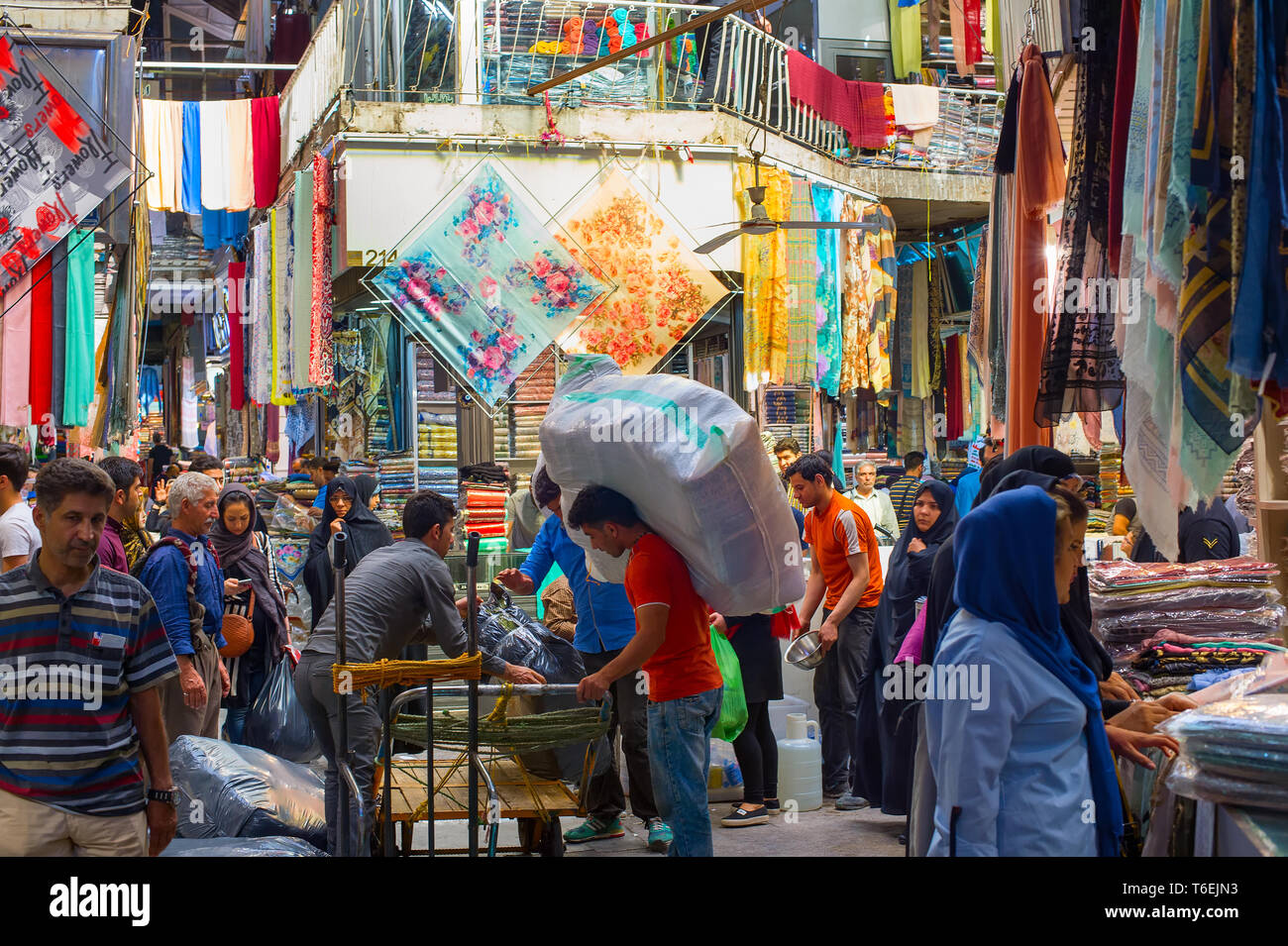 People Tehran Grand Bazaar Iran Stock Photo - Alamy