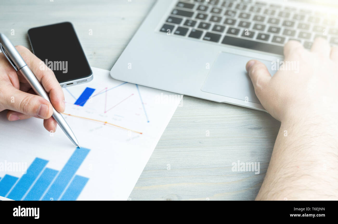 Laptop pie chart hi-res stock photography and images - Alamy