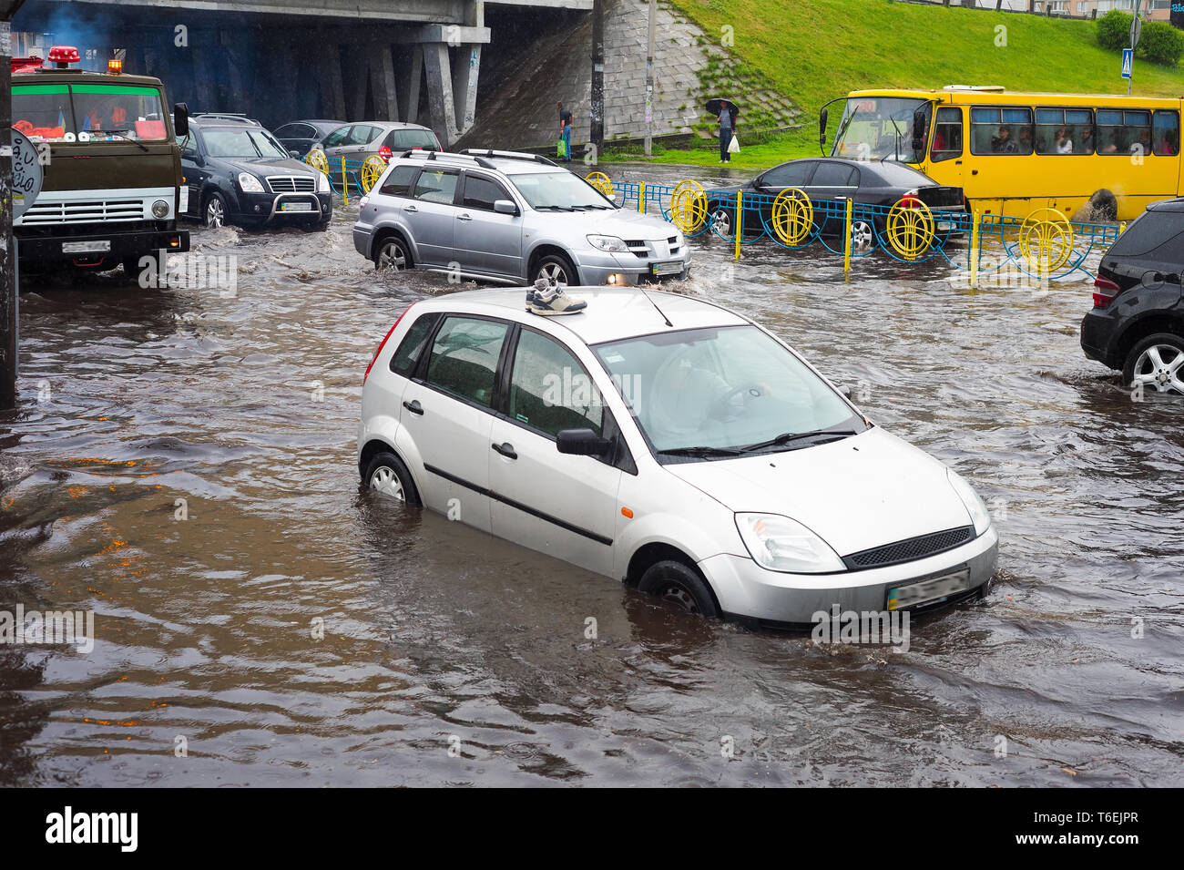 Traffic on flooded city road Stock Photo - Alamy