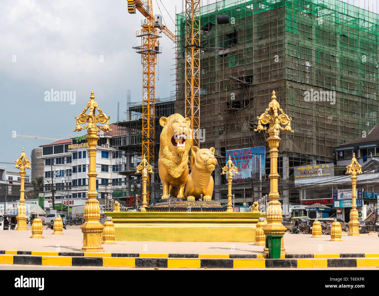 Sculptures in the roundabout hi-res stock photography and images - Alamy