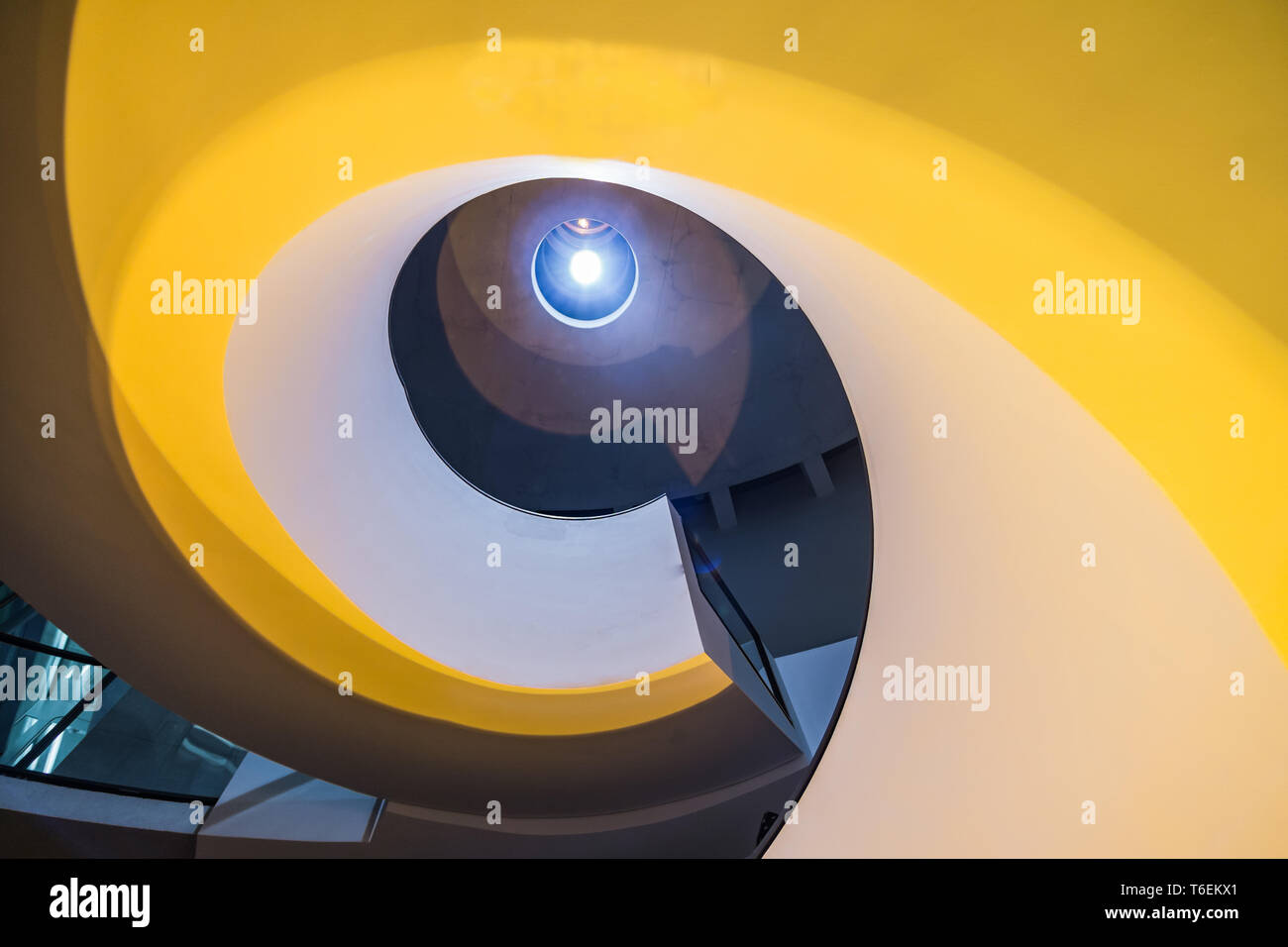 Light center hi-res stock photography and images - Alamy