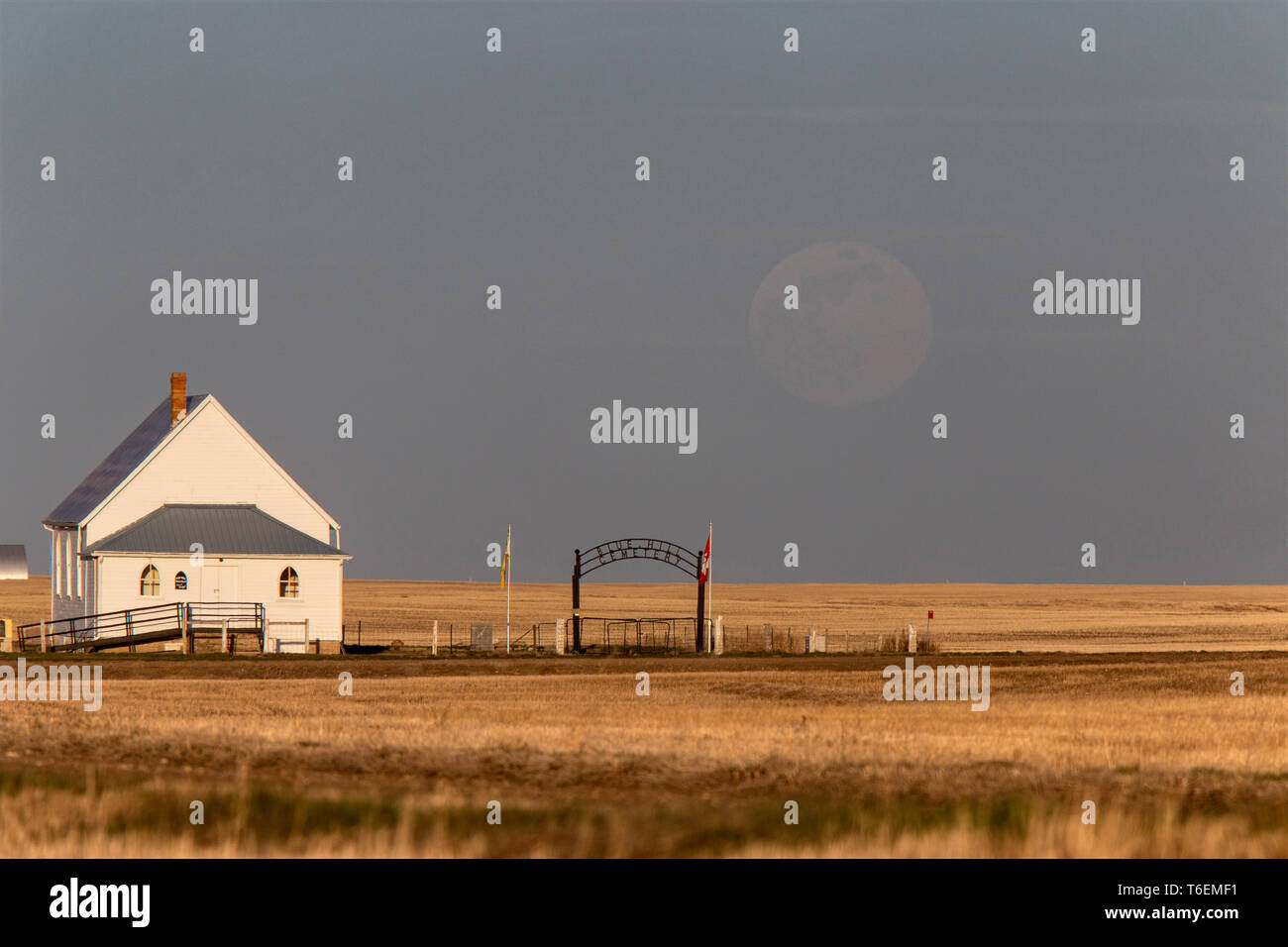 Old country church in saskatchewan hi-res stock photography and images ...