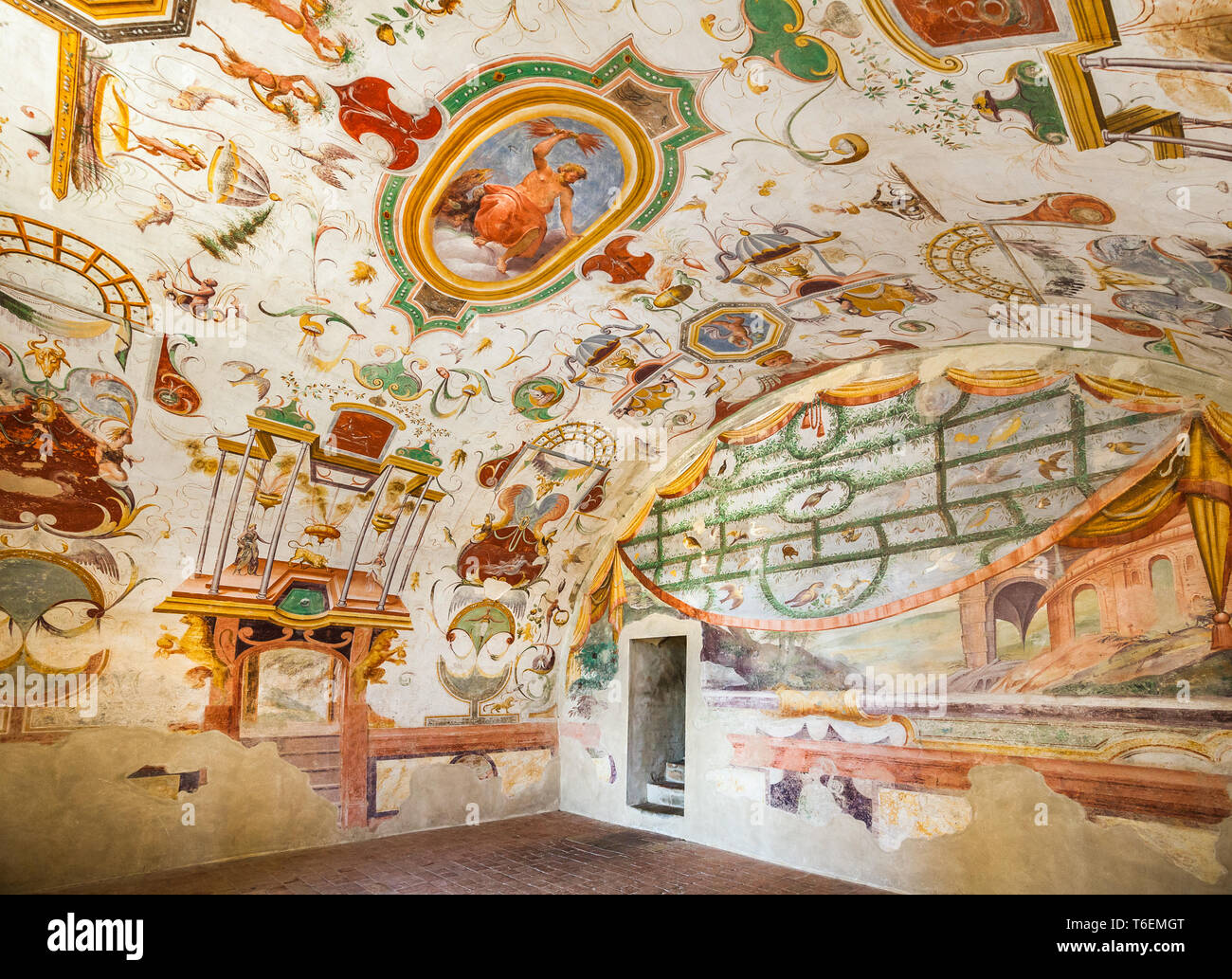 Medieval castle in italy hi-res stock photography and images - Alamy