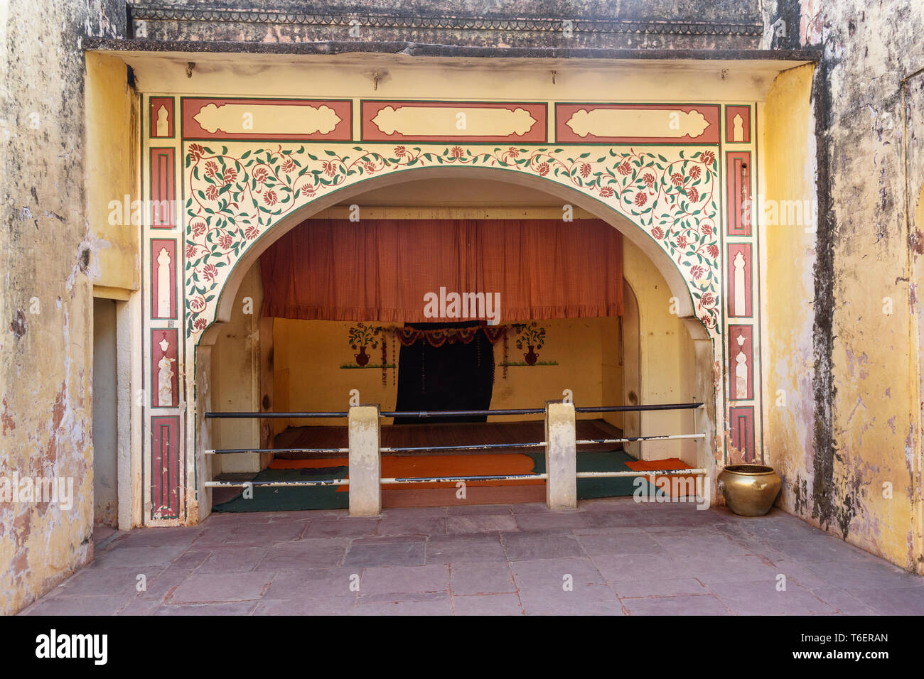 Amer palace fort interior hi-res stock photography and images - Alamy