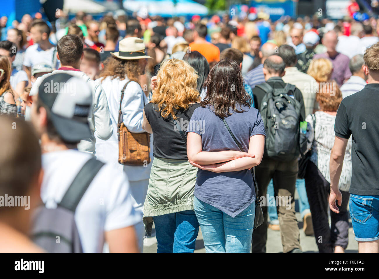 Summer city street crowd hi-res stock photography and images - Alamy