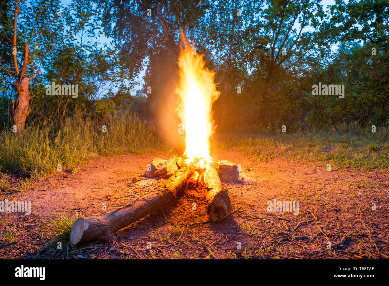 Bonfire by the water hi-res stock photography and images - Alamy