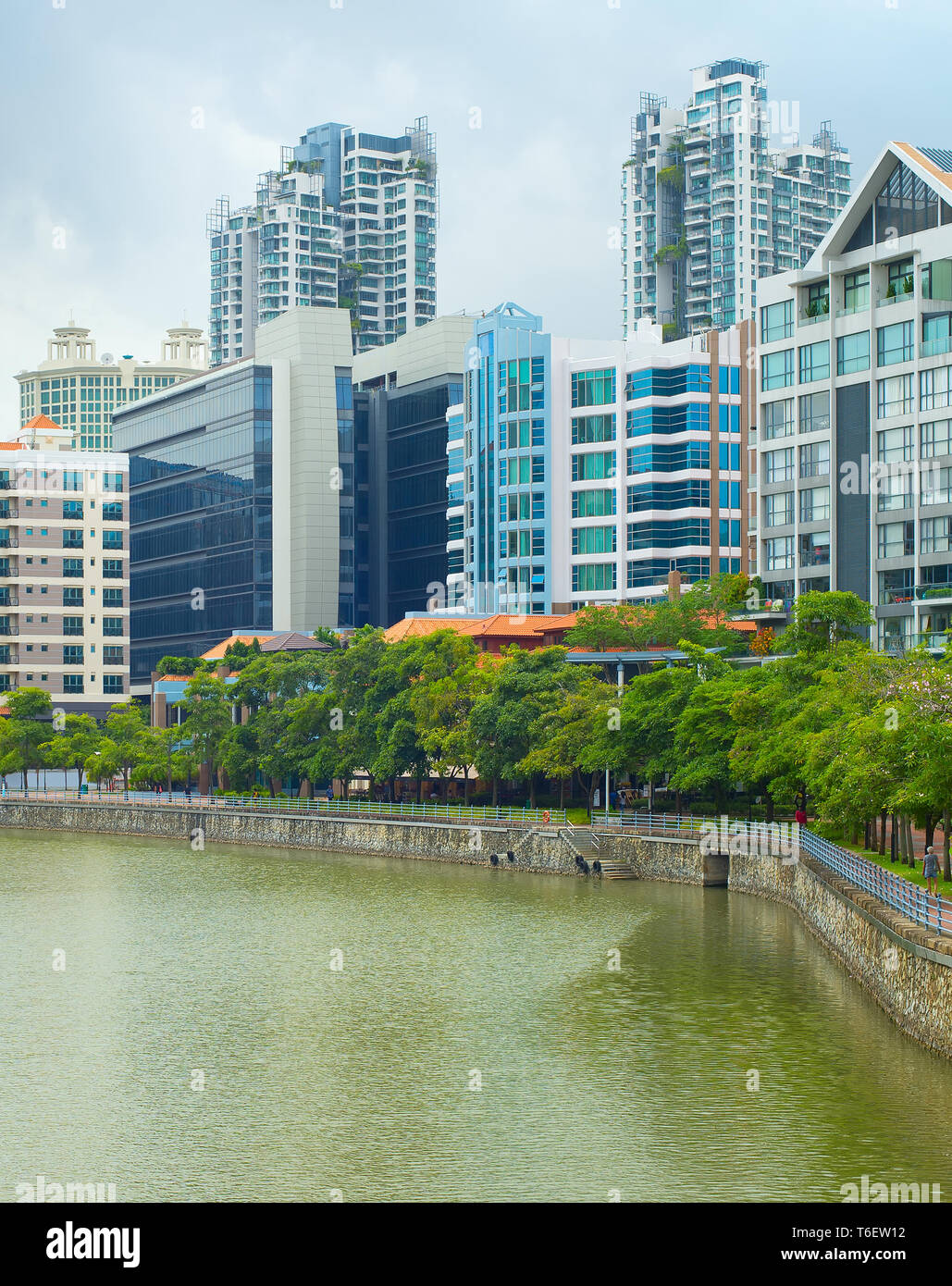 Singapore modern architecture embankment river Stock Photo - Alamy
