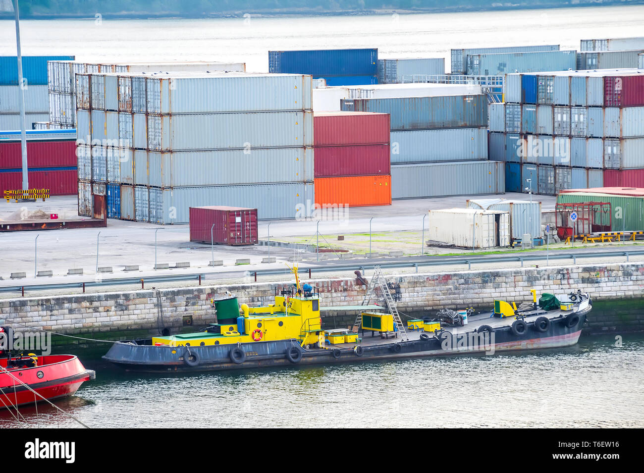 Logistic boats hi-res stock photography and images - Alamy