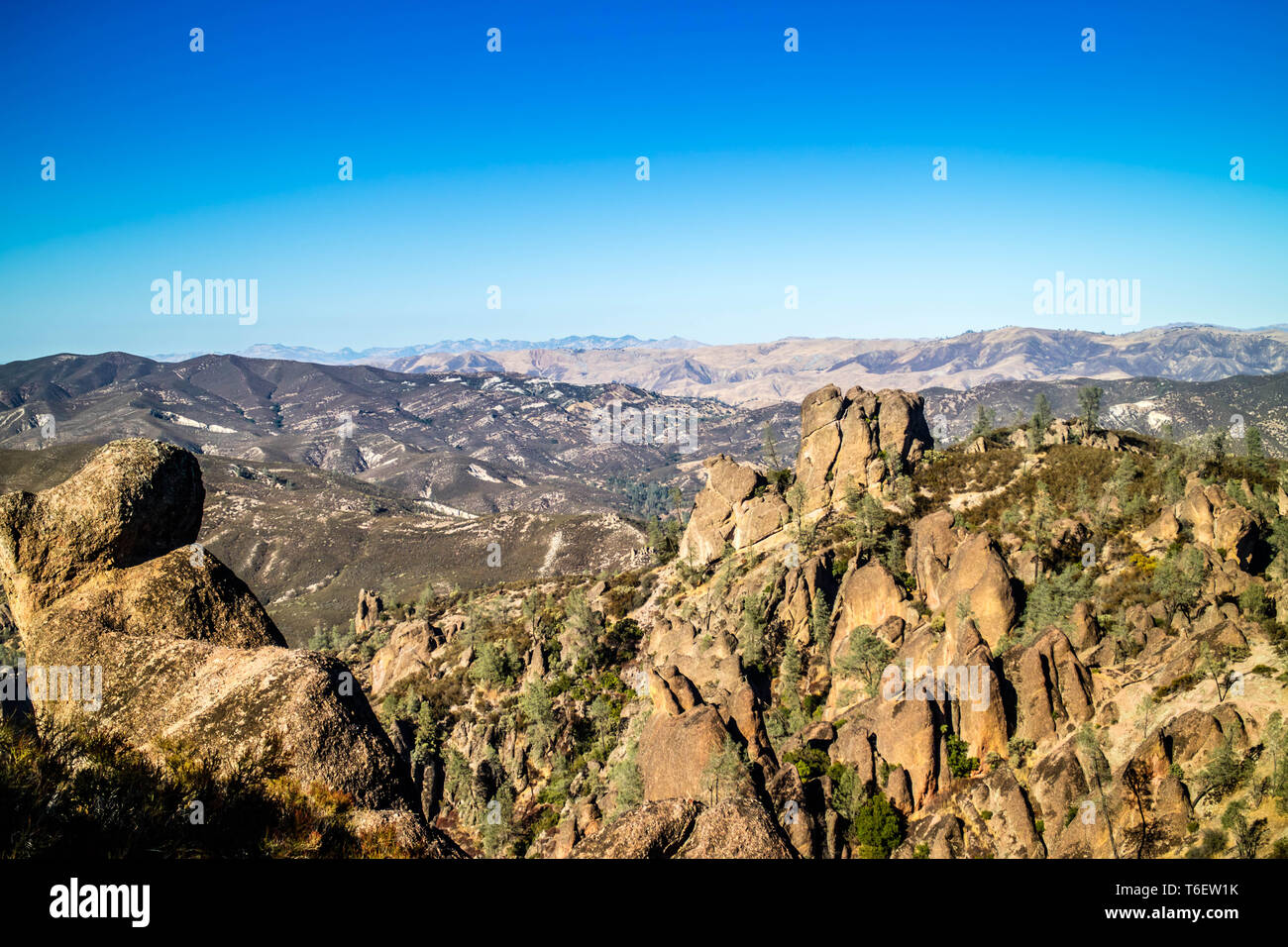 Natural rock formation in Pinnacles National Park Stock Photo - Alamy
