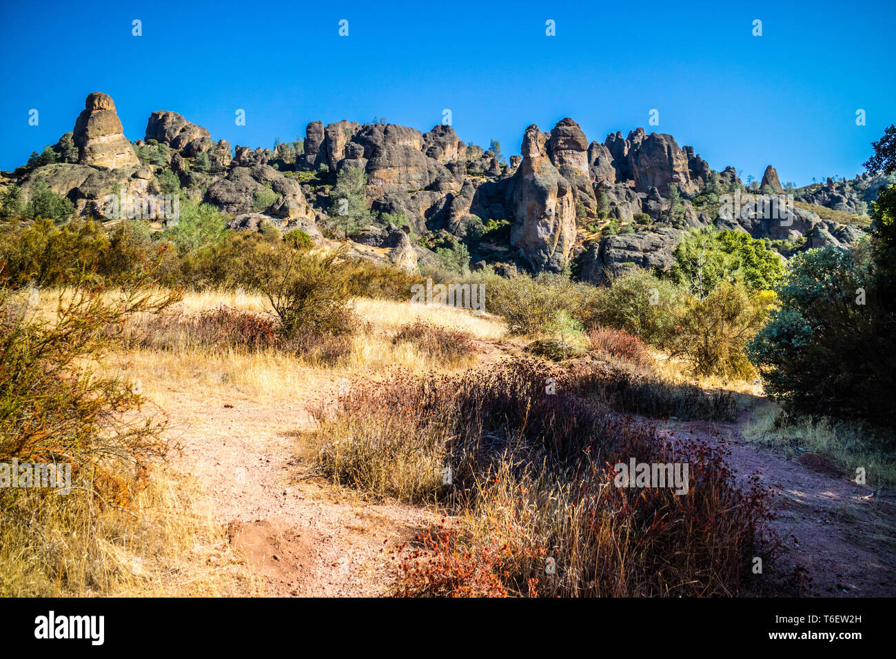 Natural rock formation in Pinnacles National Park Stock Photo - Alamy
