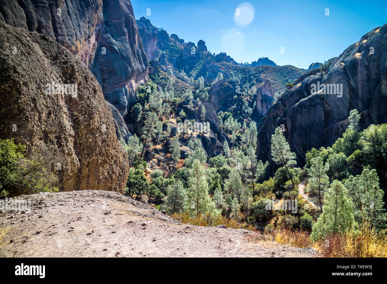 Natural rock formation in Pinnacles National Park Stock Photo - Alamy