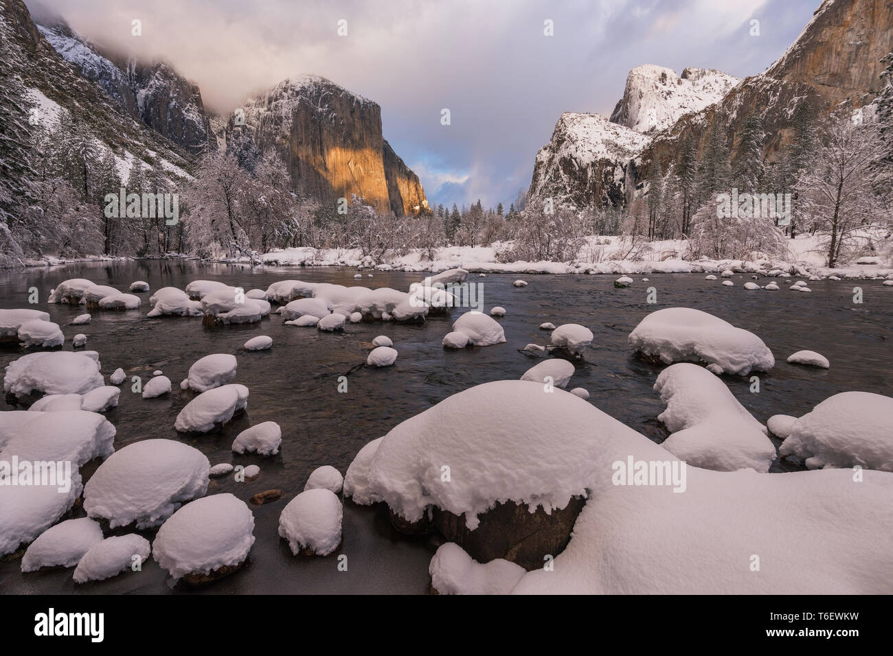 Yosemite valley view hi-res stock photography and images - Alamy