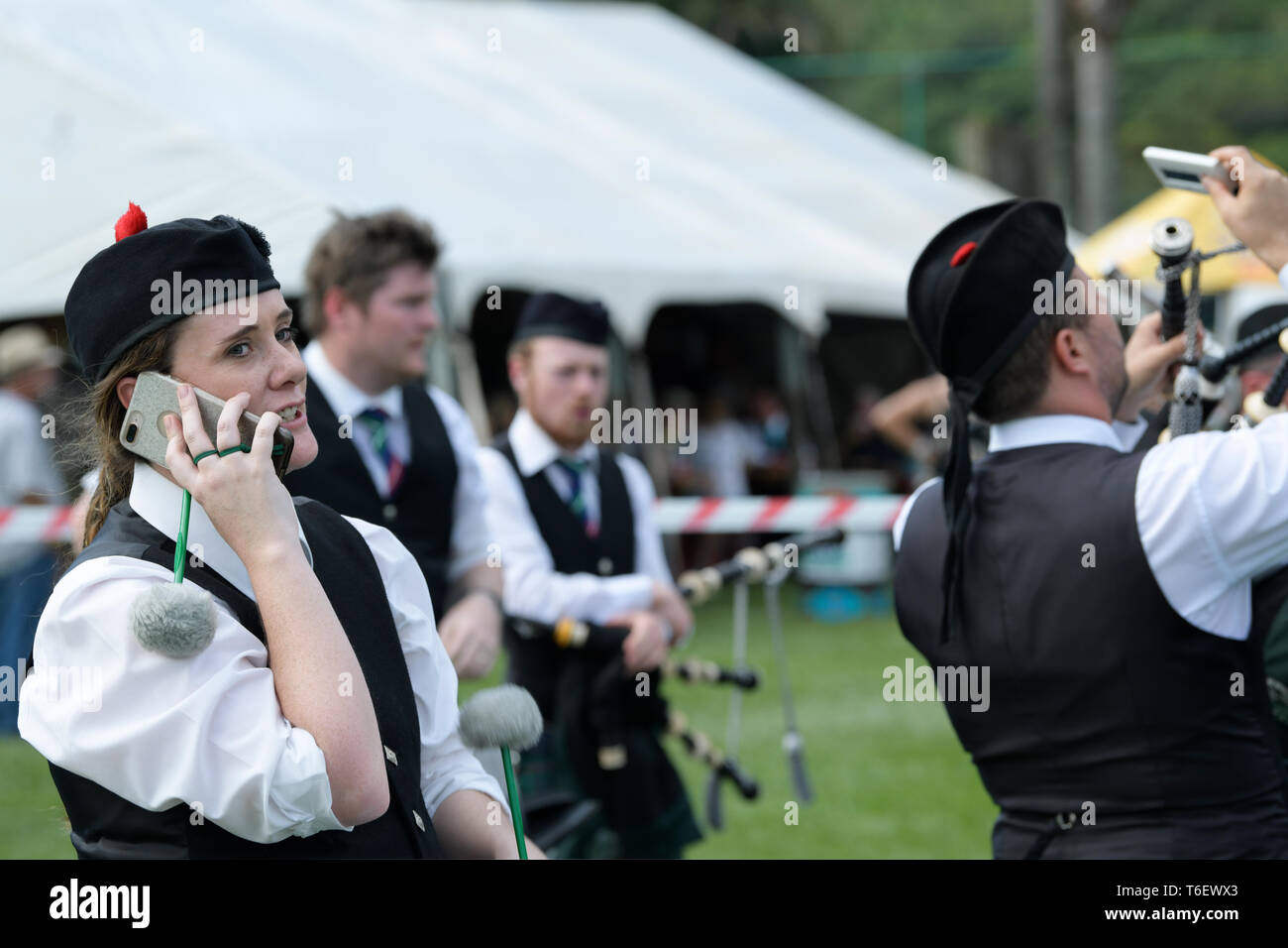 Scottish people talking hi-res stock photography and images - Alamy