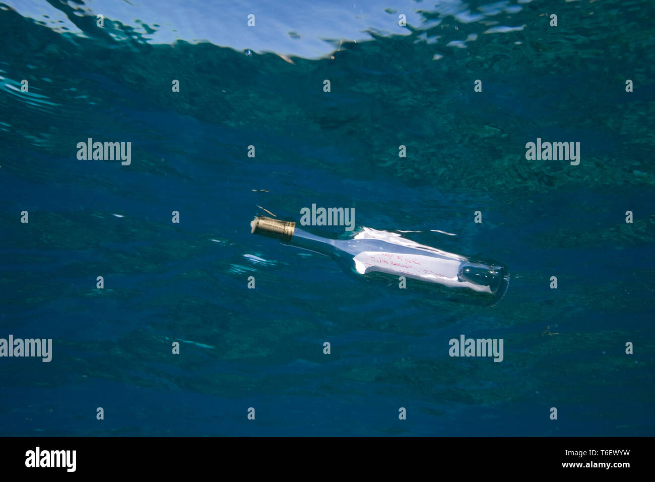 Letter in a bottle hi-res stock photography and images - Alamy