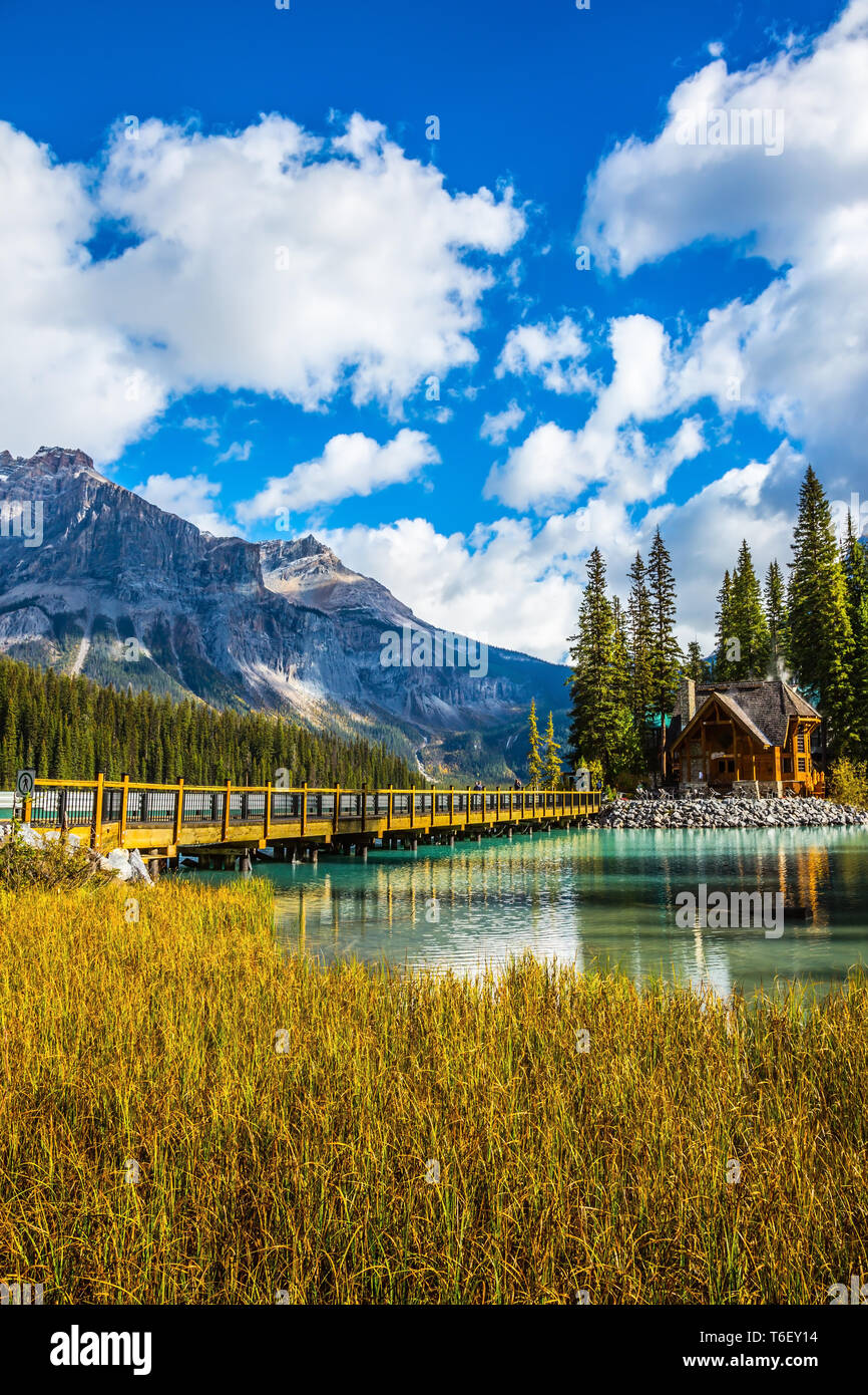 Bridge over lake hi-res stock photography and images - Alamy