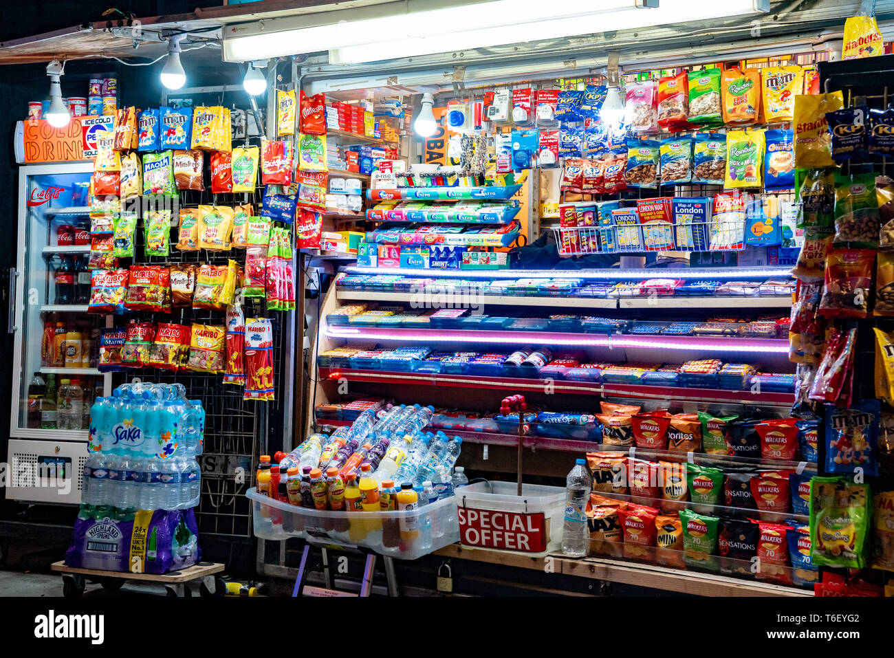 Crisps display basket hi-res stock photography and images - Alamy