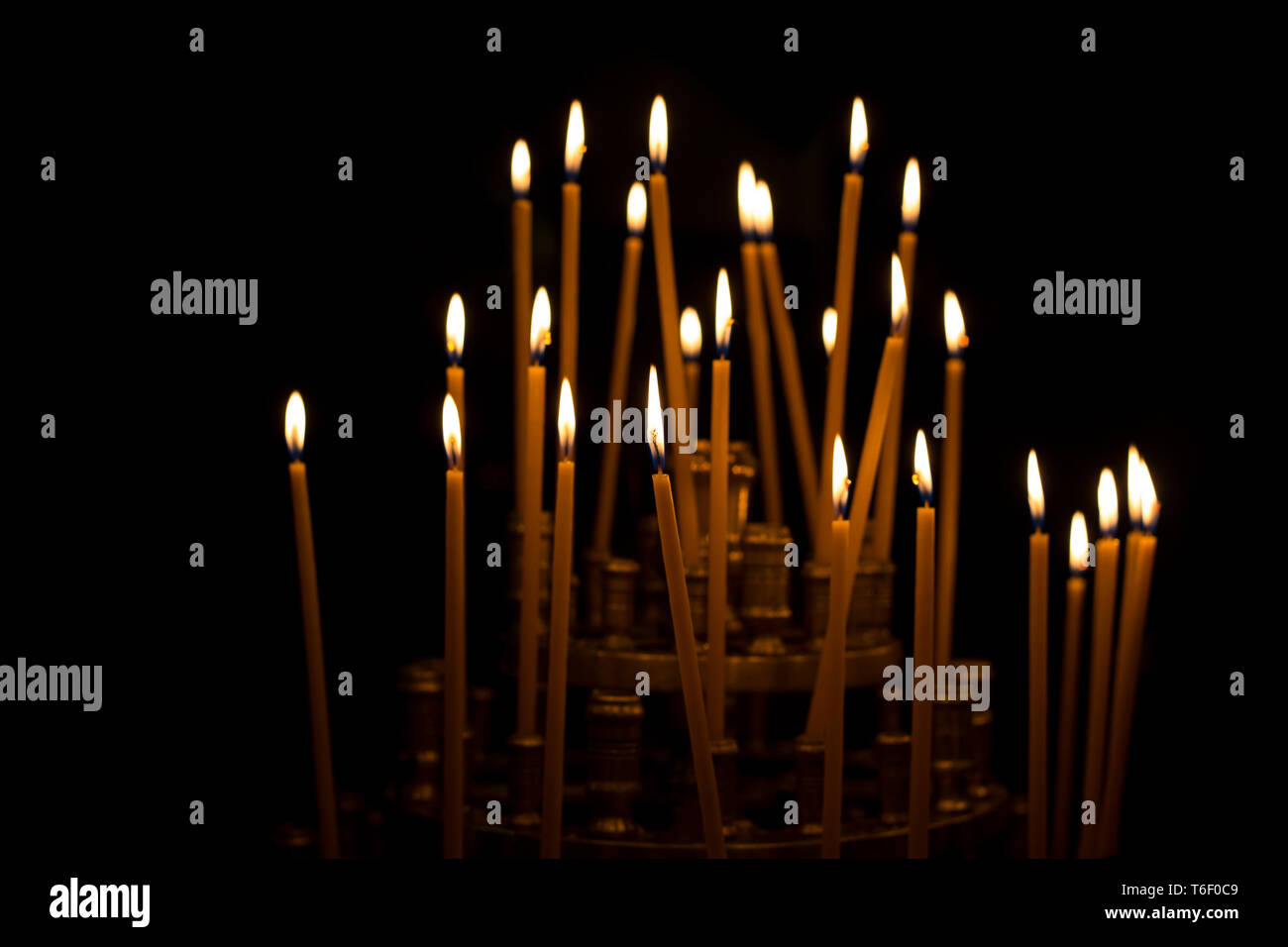 Candlelight service hi-res stock photography and images - Alamy