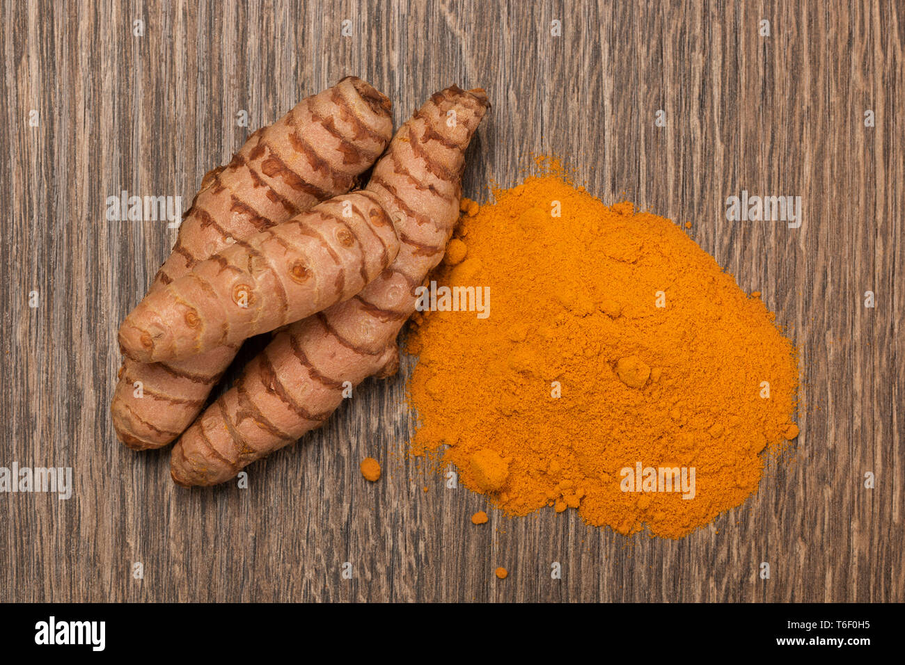 Raw and ground turmeric Stock Photo - Alamy