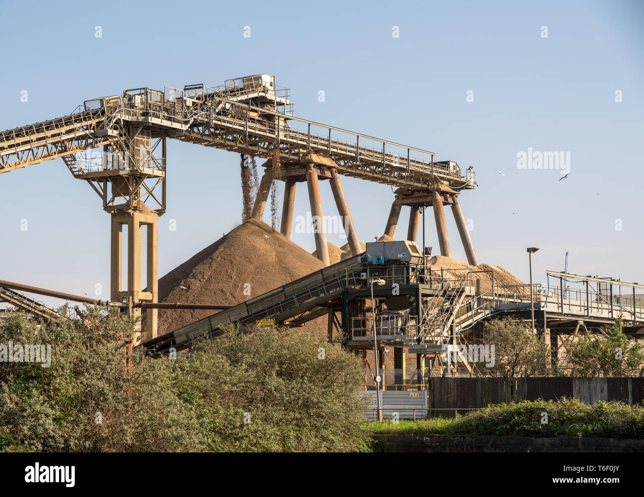 Gravel pile in an aggregate hi-res stock photography and images - Alamy