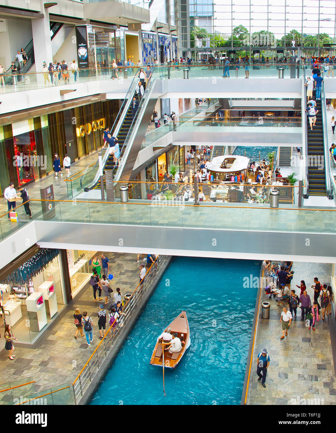 Shopping mall Marina Bay. Singapore Stock Photo - Alamy