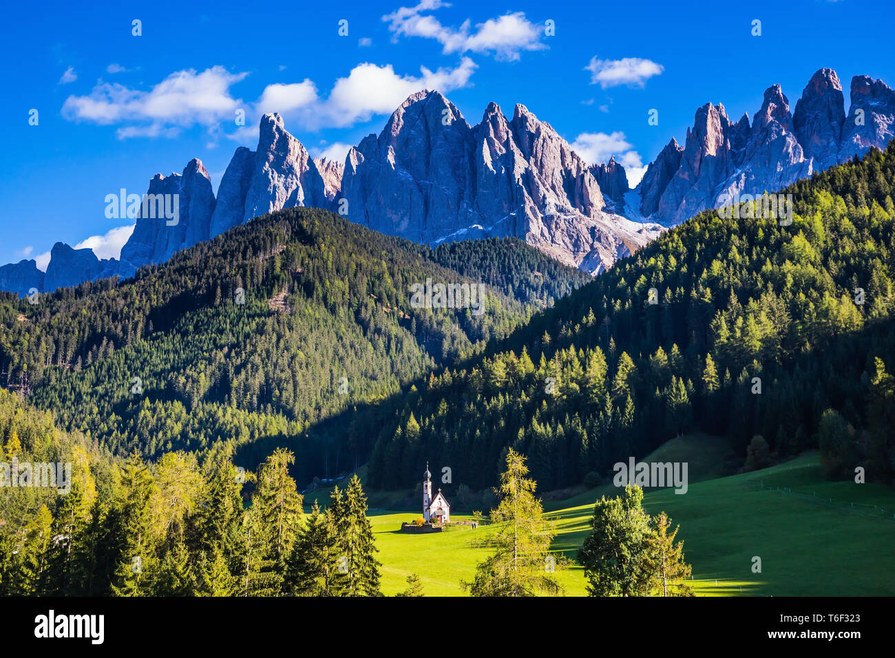 Green alpine hi-res stock photography and images - Alamy