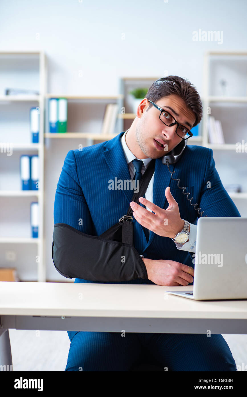 Arm cast explaining hi-res stock photography and images - Alamy