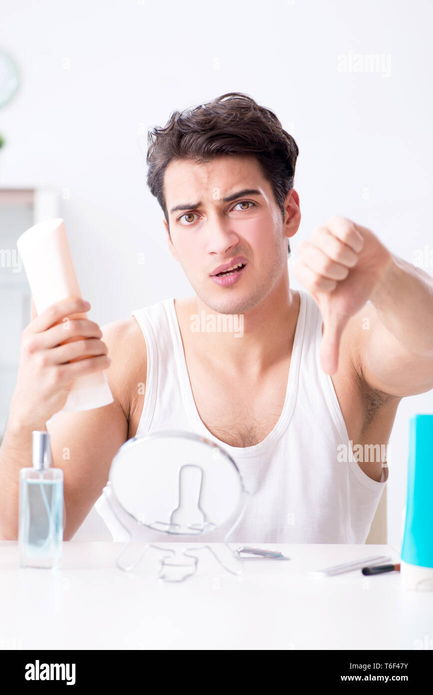 Man staring at reflection in mirror hi-res stock photography and images ...