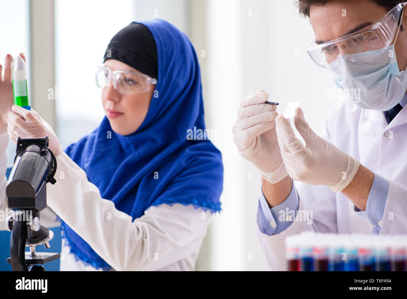 Diverse chemists hi-res stock photography and images - Alamy