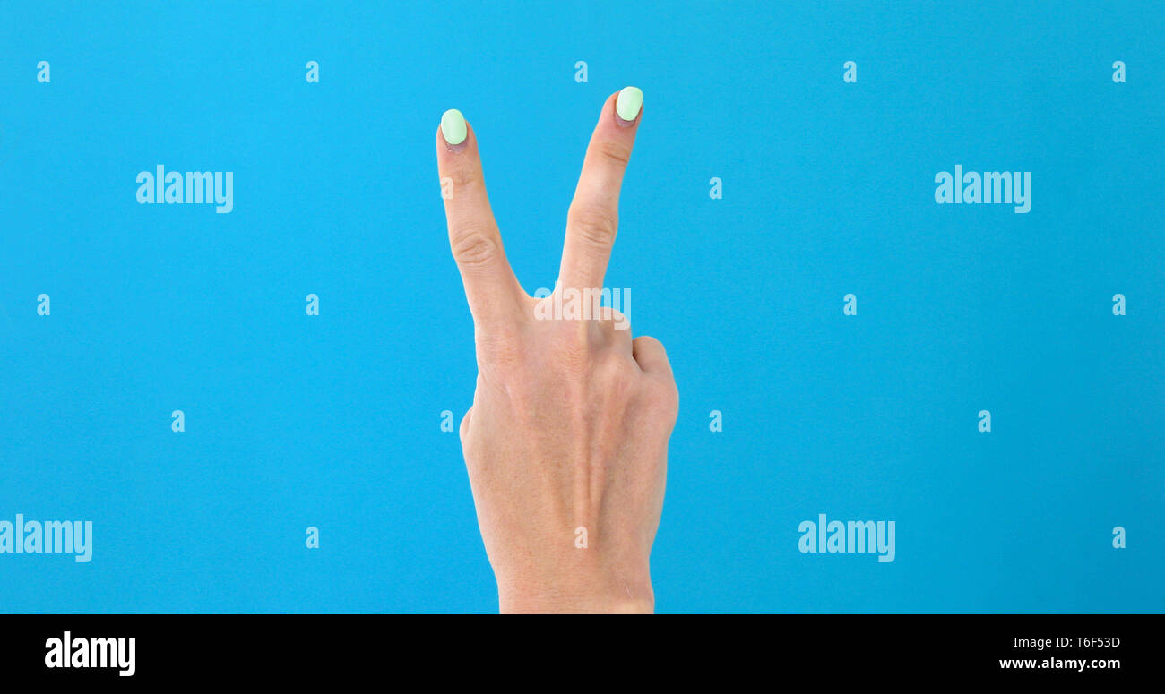 Closeup female hand counting from 0 to 5 Stock Photo - Alamy