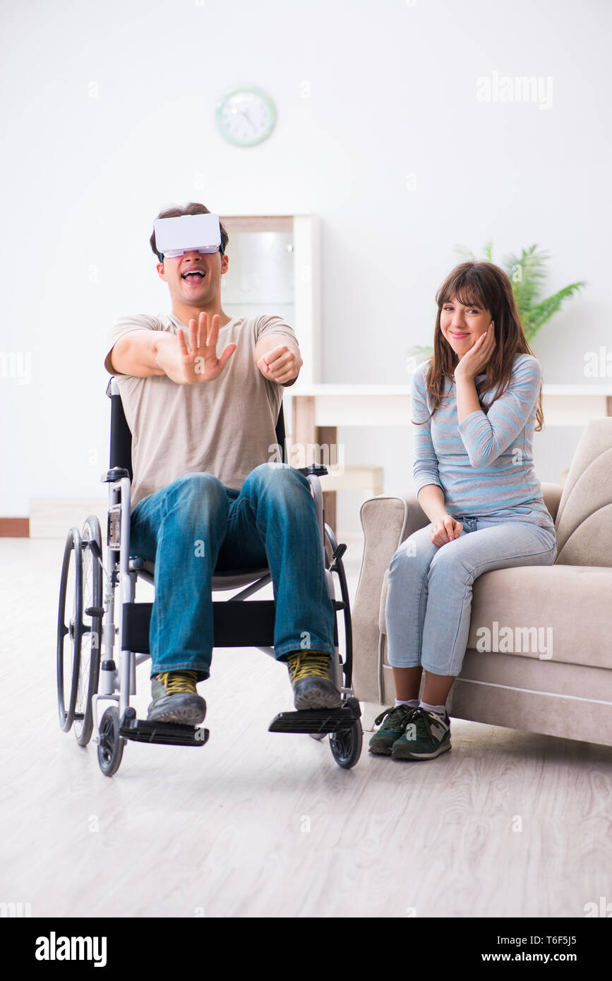 Virtual reality goggles patient hi-res stock photography and images - Alamy
