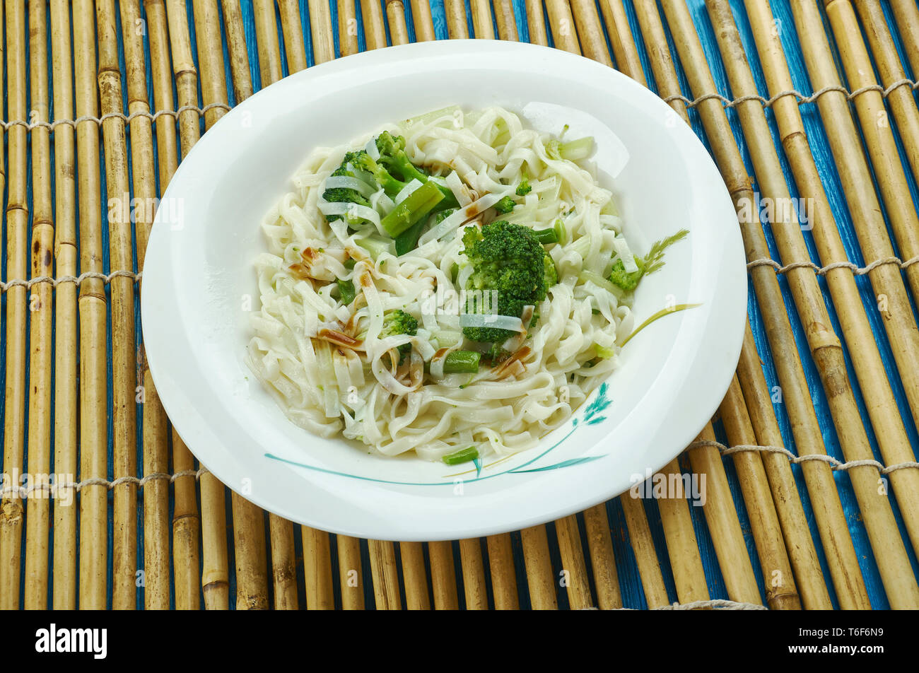 Chowmein hi-res stock photography and images - Alamy