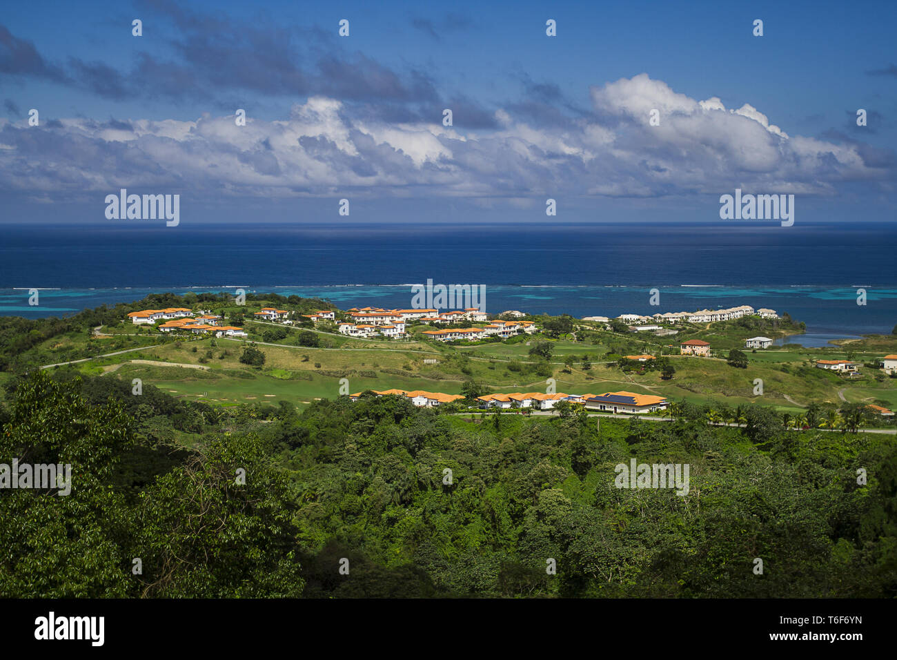 Port of roatan honduras hi-res stock photography and images - Alamy