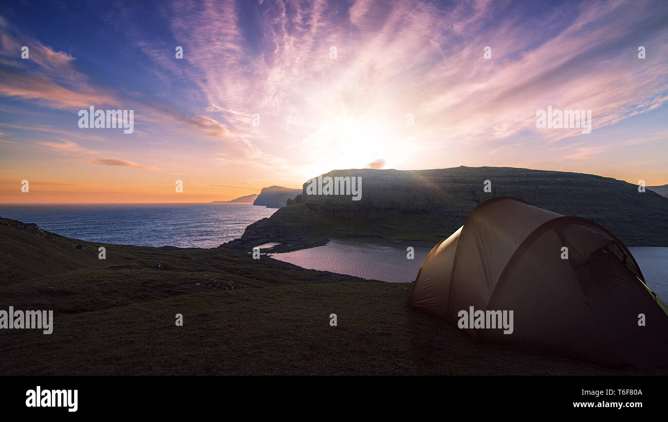 Outdoor mountain lifestyle hi-res stock photography and images - Alamy