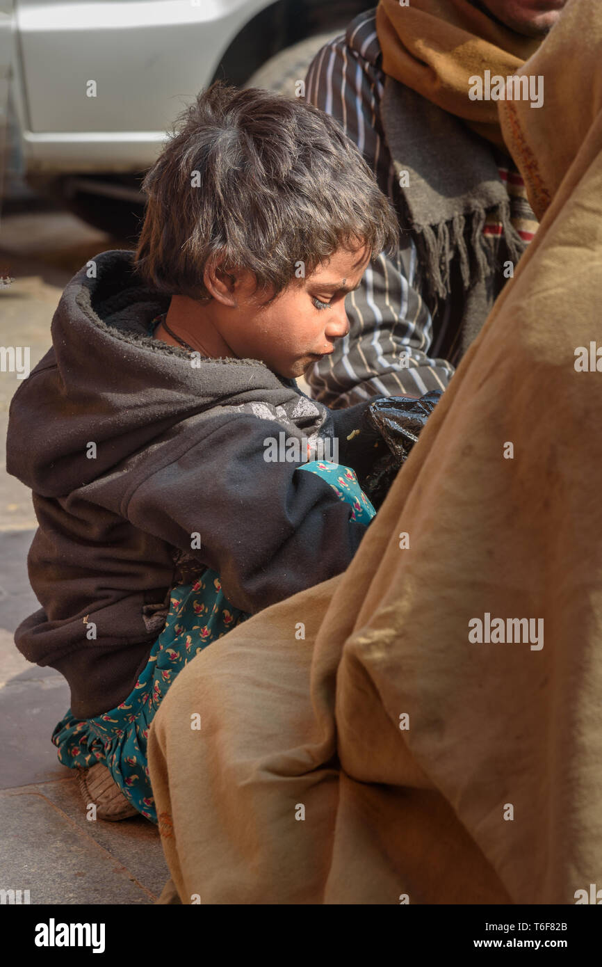Hungry street kids hi-res stock photography and images - Alamy