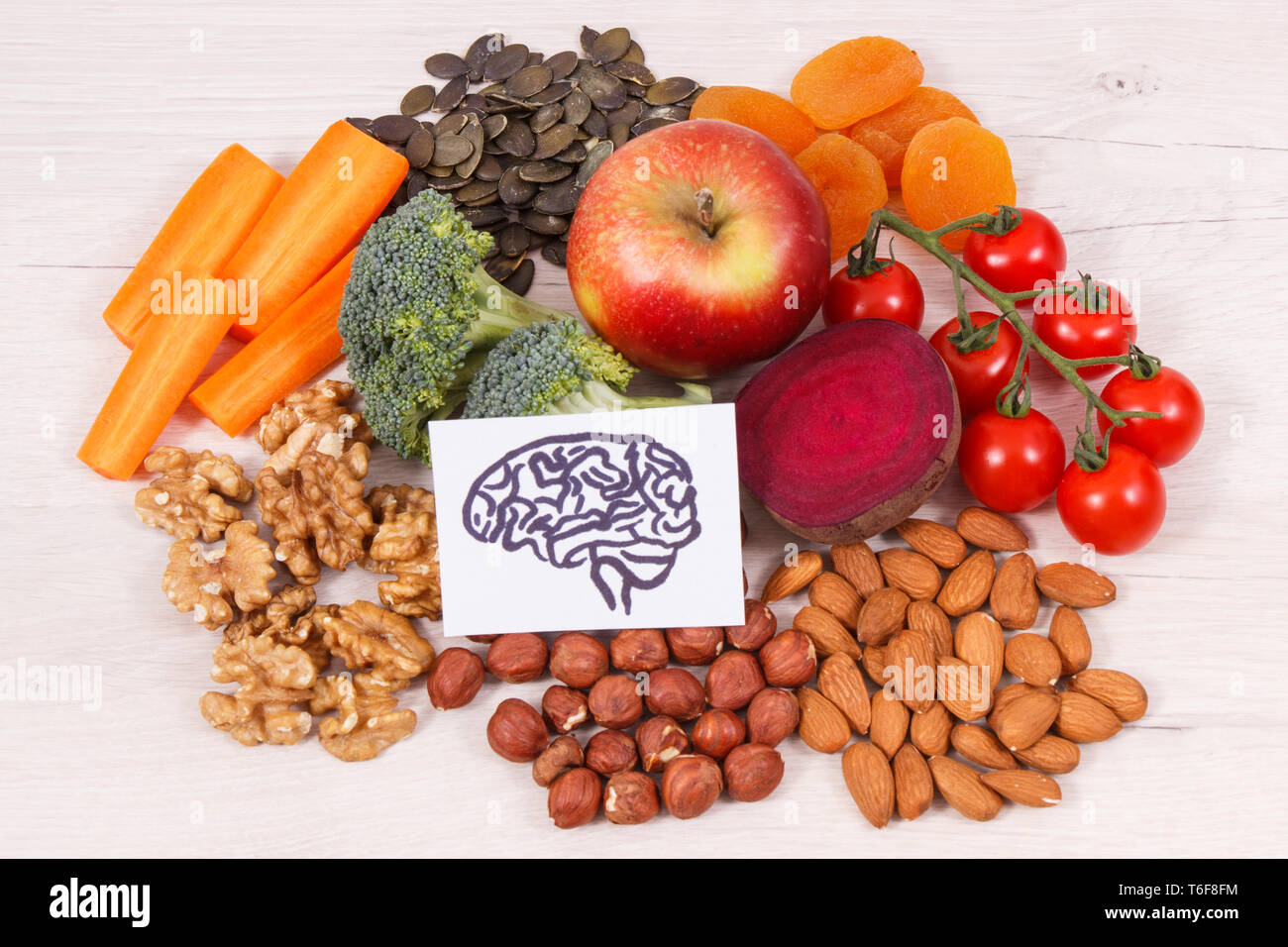 Drawing of brain and best food for health and good memory, concept of ...