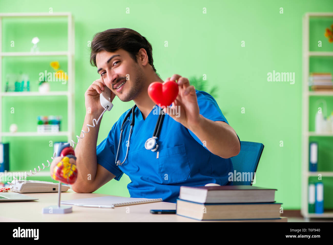 Doctor student explaining heart hi-res stock photography and images - Alamy
